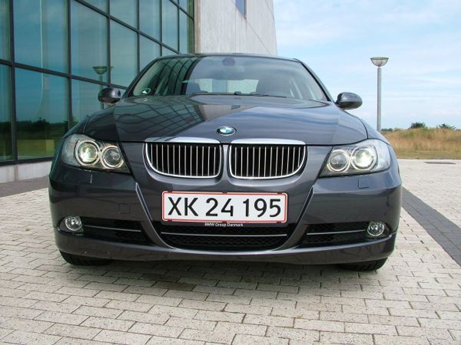 BMW 330i (E90)