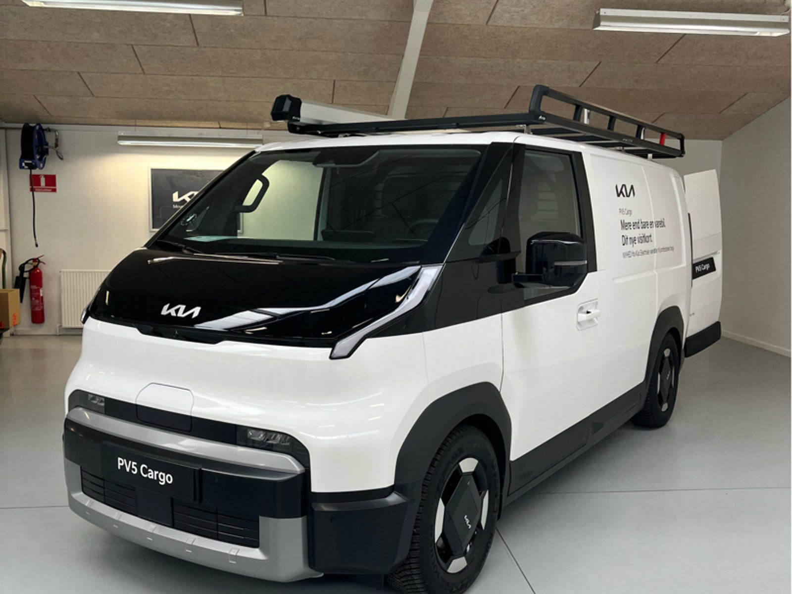 Fabriksny Kia PV5 Cargo L2H1 EL Standard Range Work 121HK Van Aut. til salg