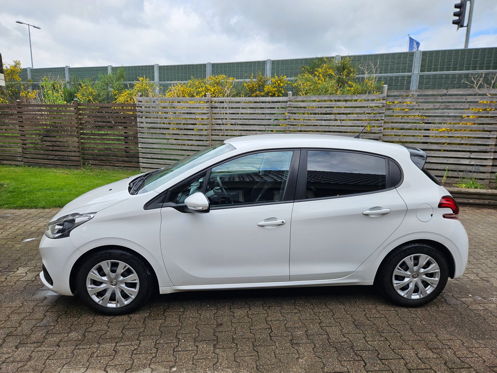 Brugt Peugeot 208 1,6 BlueHDi Active+ 100HK 5d til salg