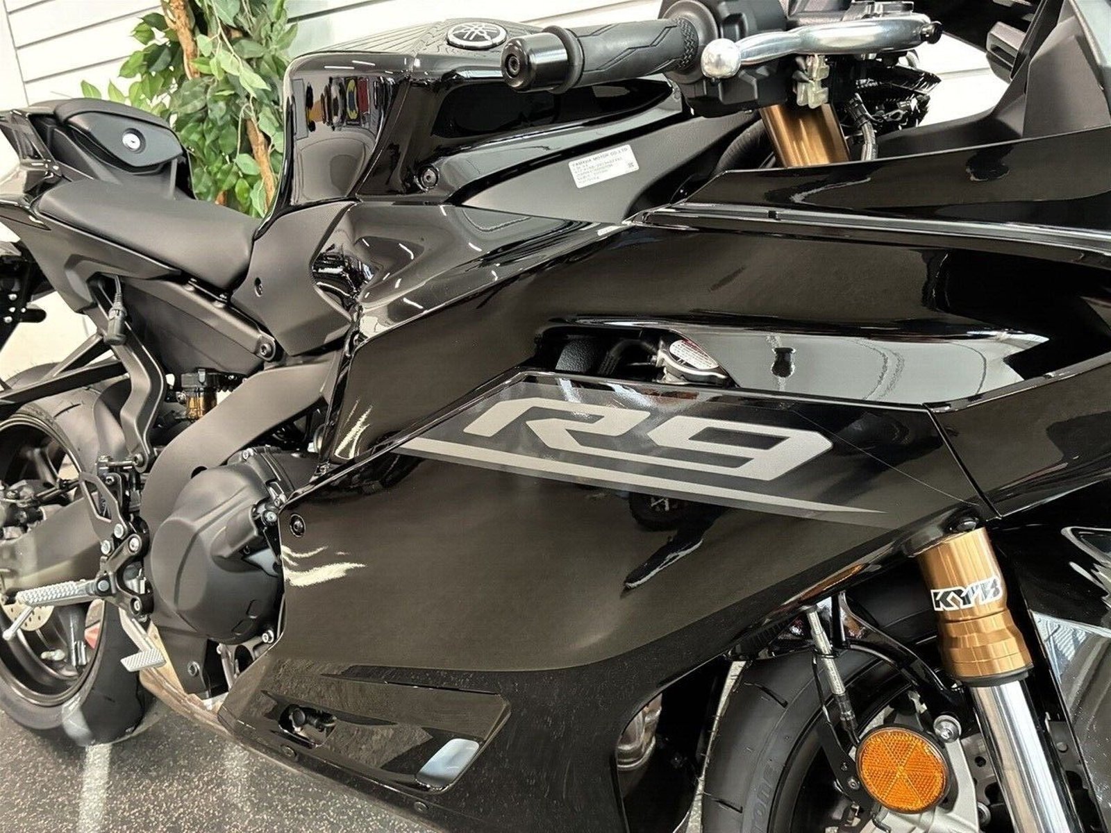 Fabriksny Yamaha YZF-R9 Tech Black til salg