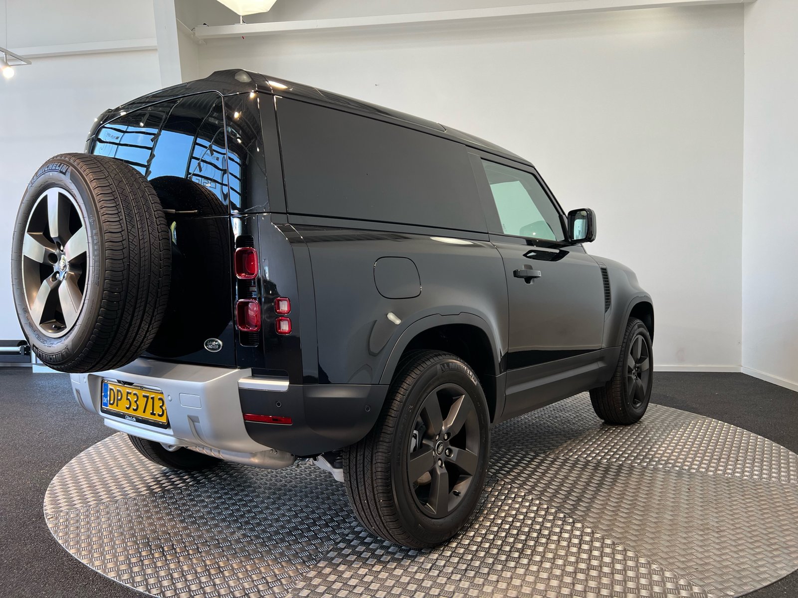 Brugt Land Rover Defender 90" 3,0 D/EL SE HARDTOP VAN AWD 250 til salg