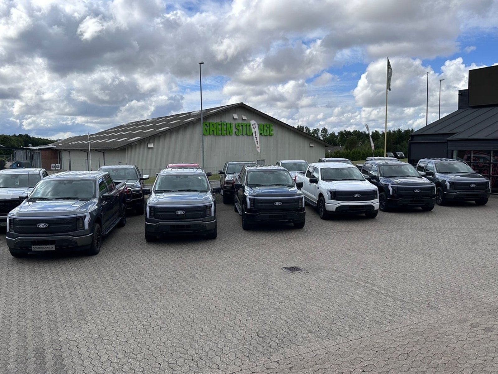 Fabriksny Ford F-150 Lightning XLT Standard Range til salg