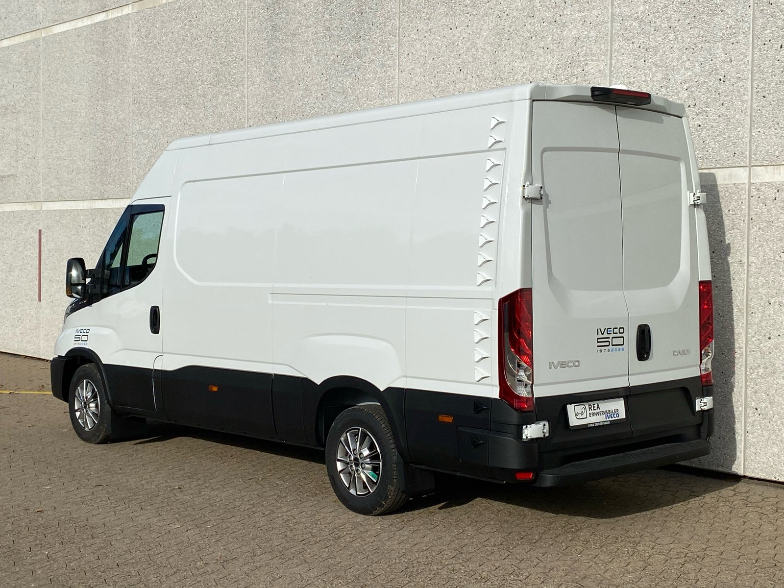 Brugt Iveco Daily 35S18 12m3 3,0 D 180HK Van 8g Aut. til salg