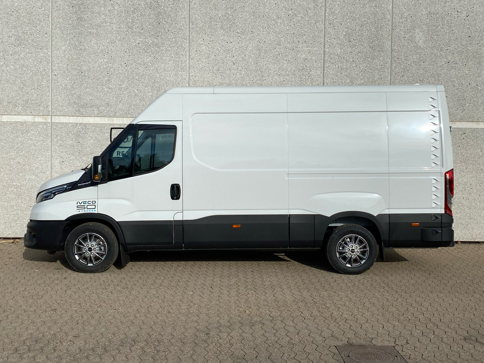 Brugt Iveco Daily 35S18 12m3 3,0 D 180HK Van 8g Aut. til salg