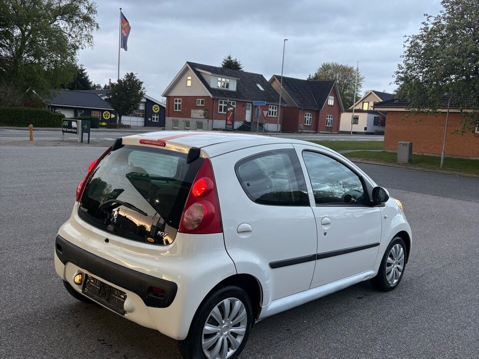 Brugt Peugeot 107 1,0i 68Hk.3d. 68HK 3d til salg