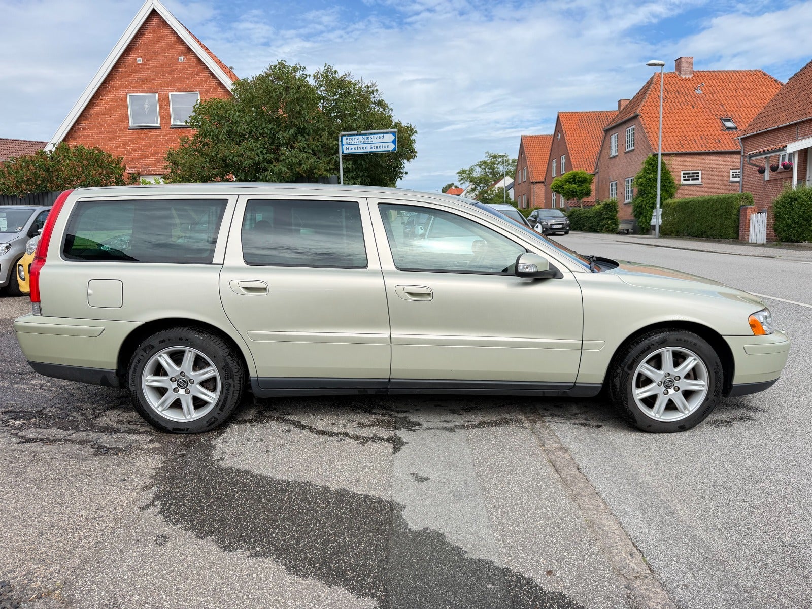 Brugt Volvo V70 2,4 170 Momentum til salg