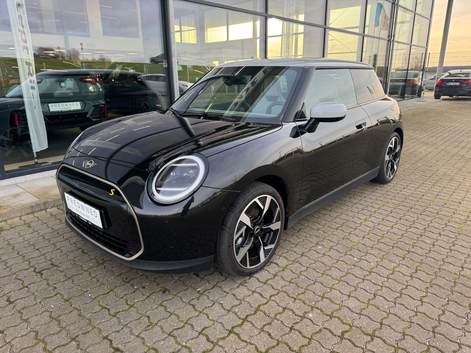 Brugt Mini Cooper SE Favoured Trim M til salg