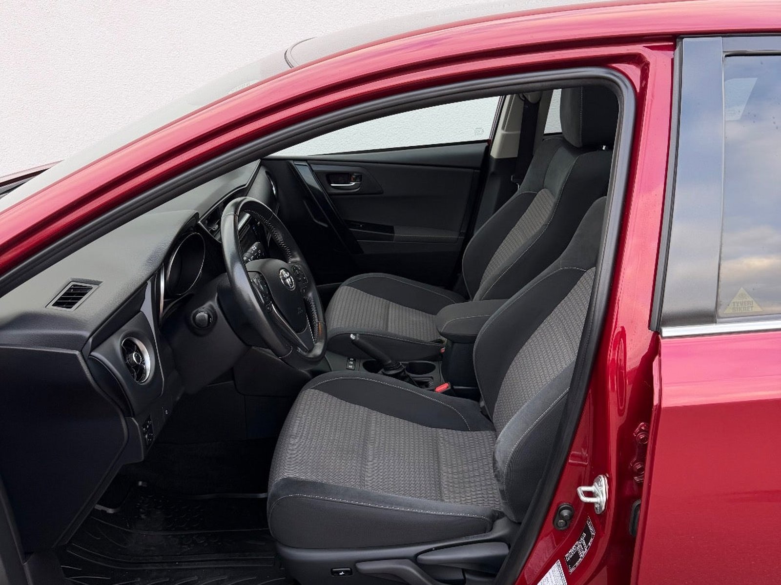 Brugt Toyota Auris 1,8 Hybrid H4 CVT til salg